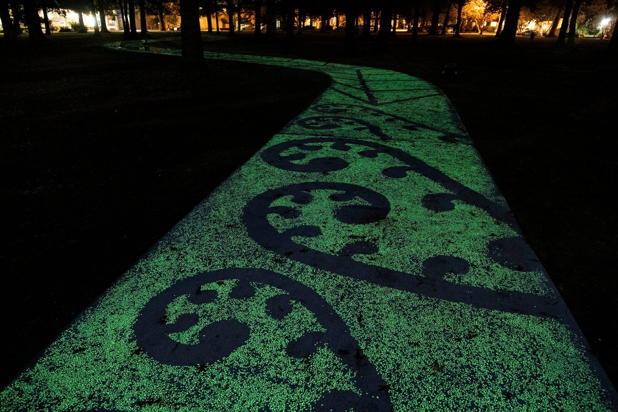 How to Create a Glow-In-The-Dark Trail | AGT™ – Ambient Glow Technology
